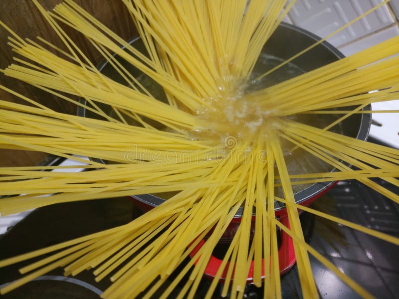 Raw Spaghetti Sticks in a Pot Stock Image - Image of water, spaghetti ...