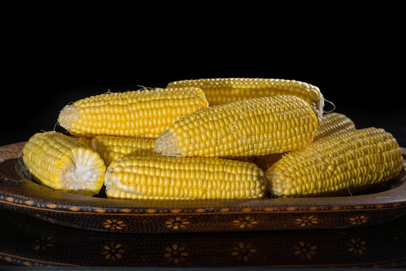 Raw Sweet Corn, Yellow Ripe Corn Ears Stock Image - Image of ripe, dark ... Raw Sweet Corn, Yellow Ripe Corn Ears Stock Image - Image of ripe, dark ...