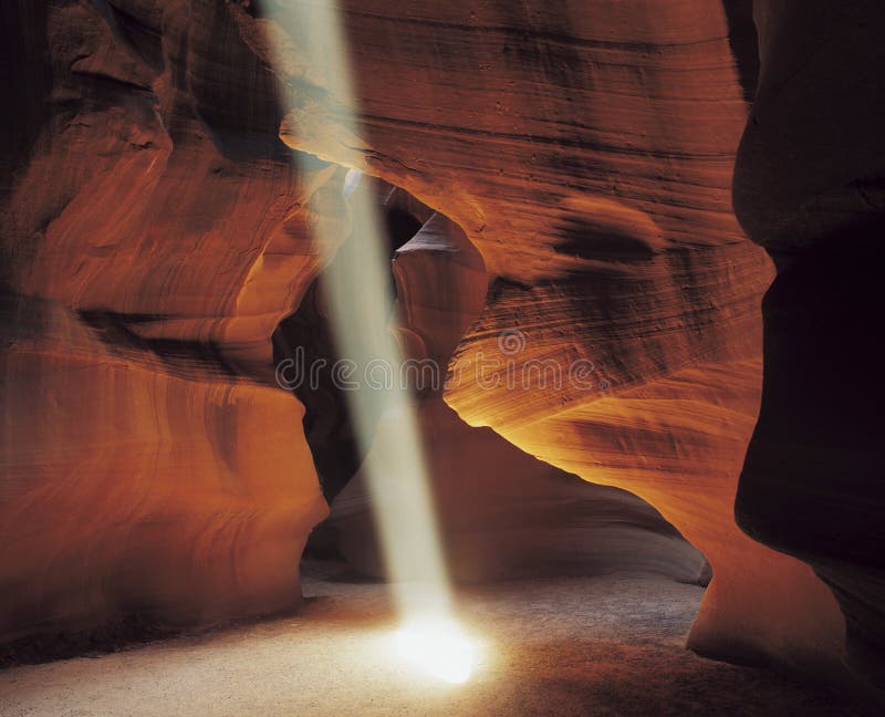 Ray De La Luz Del Sol En Cueva Imagen de archivo - Imagen de sunlight ...