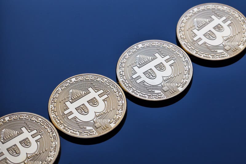 Raya Ascendente De Monedas Del Bitcoin Crypto De La Moneda Foto de ...