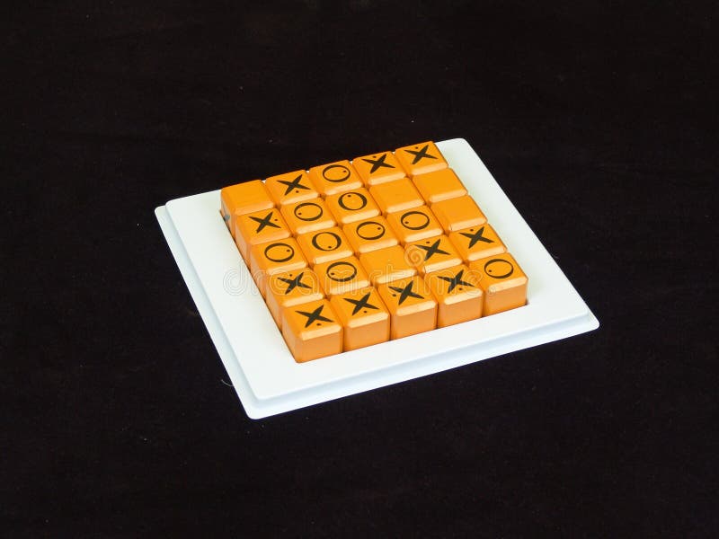 Rayez le jeu photo stock. Image du extrémité, blocs, groupe - 7036570