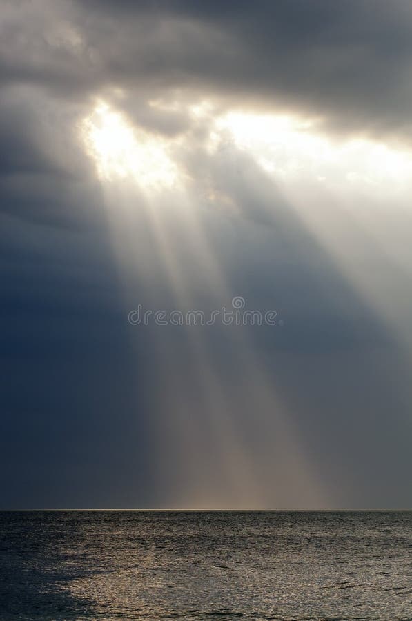 Rayo de la luz imagen de archivo. Imagen de ocaso, calma - 21870353
