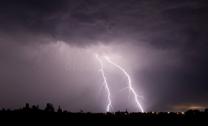 Rayo grande imagen de archivo. Imagen de luces, peligro - 2519661