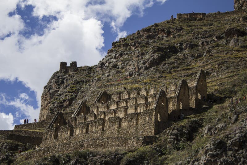 Rayos De Luz Sobre Las Ruinas De Machu Picchu Foto de archivo - Imagen ...