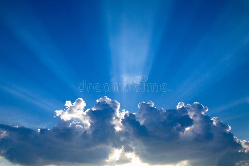 Rayos De Sol Azules #4 De Las Nubes De Los Skys Foto de archivo ...