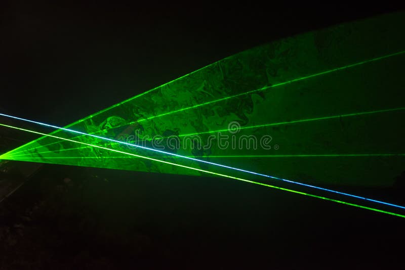 Rayos Laser Verdes a Través Del Humo Foto de archivo - Imagen de efecto ...