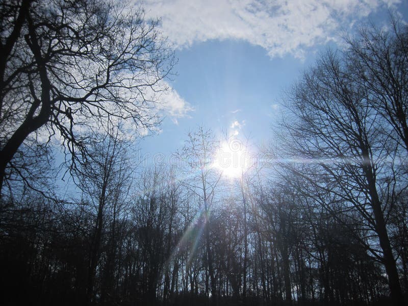 Rayos solares foto de archivo. Imagen de cortina, brillante - 111588958