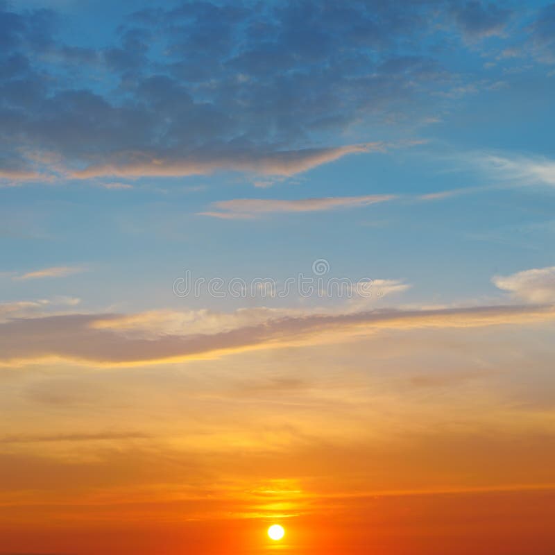 Rayos solares y cielo foto de archivo. Imagen de mullido - 42614722
