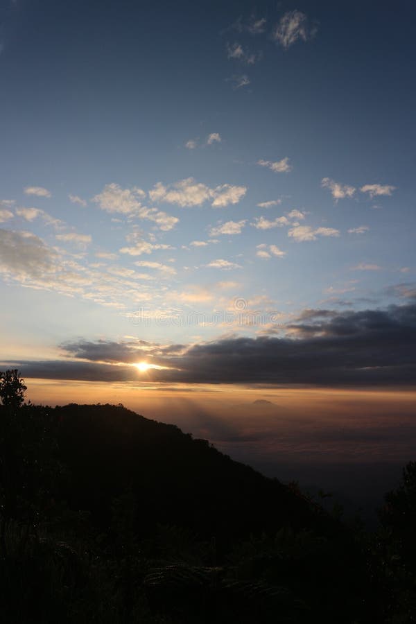 Beautiful Scenery Sea Water Ocean Wave Majestic Rising Sun Background ...