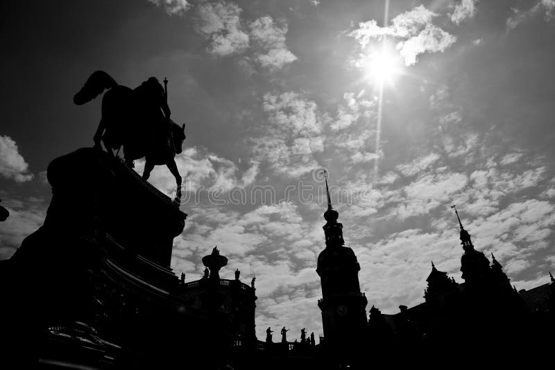 Re John Statue E Castello Reale Di Dresda Fotografia Stock - Immagine ...
