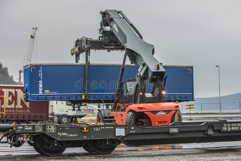 Reach stacker editorial photo. Image of halden, equipment - 38640156