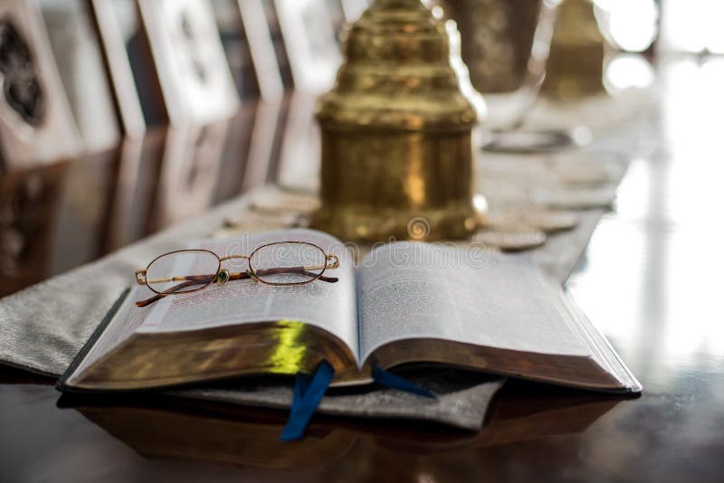 Reading the Bible with Reading Glasses and Magnify Glass John 3:16 ...