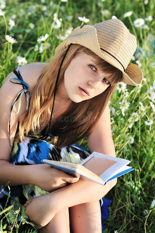 Reading girl stock photo. Image of homework, schoolkid - 14496014