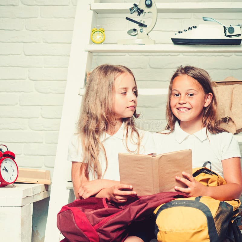 Reading an Intereseting Story. Reading and Learning with Two Curious ...