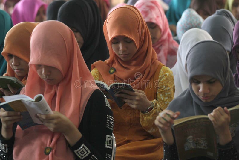 Reading Movement To Increase Knowledge Editorial Image - Image of ...