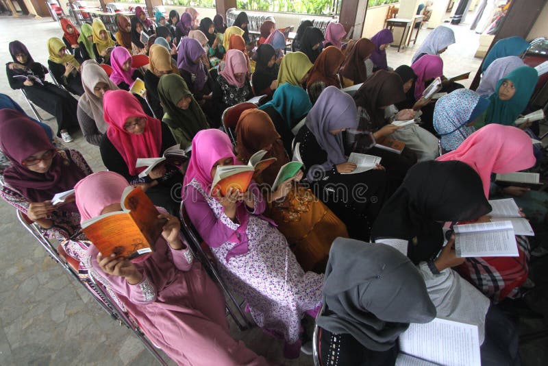 Reading Movement To Increase Knowledge Editorial Stock Image - Image of ...