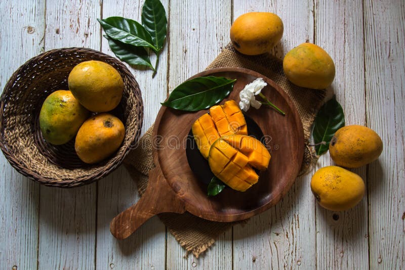 Ready To Eat Sliced Mango on a Wooden Platter. Stock Photo - Image of ...