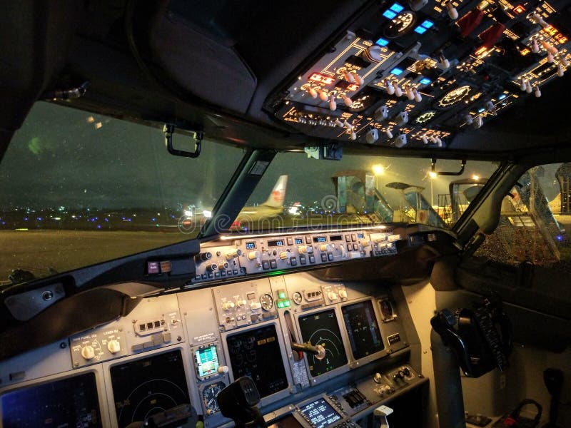Real Cockpit Boeing 737 Next Generation Stock Photo - Image of cockpit ...