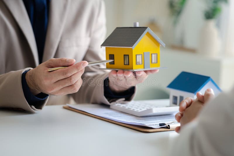 Real Estate Agents Explain Models of Housing Estates in Projects To ...