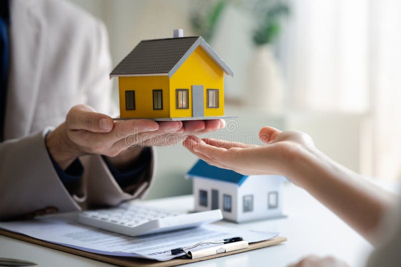Real Estate Agents Explain Models of Housing Estates in Projects To ...