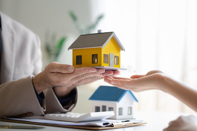 Real Estate Agents Explain Models of Housing Estates in Projects To ...