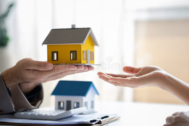 Real Estate Agents Explain Models of Housing Estates in Projects To ...