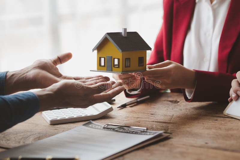 Real Estate Agents Explain Models of Housing Estates in Projects To ...