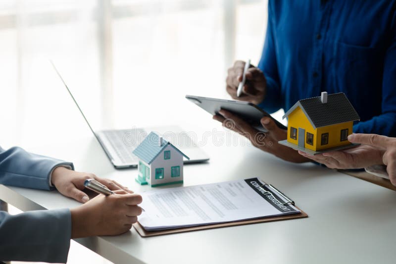 Real Estate Agents Explain Models of Housing Estates in Projects To ...