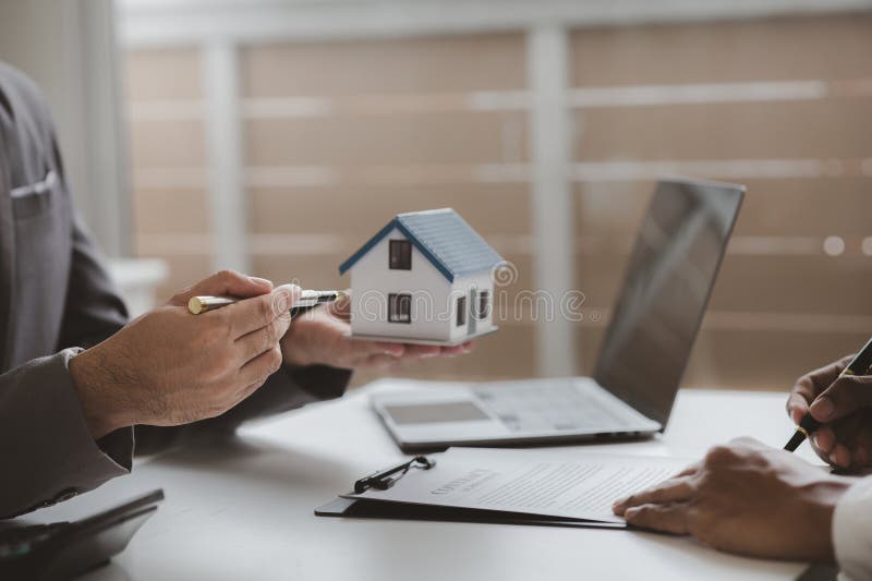 Real Estate Agents Explain Models of Housing Estates in Projects To ...