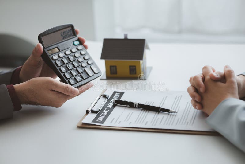 Real Estate Agents Explain Models of Housing Estates in Projects To ...