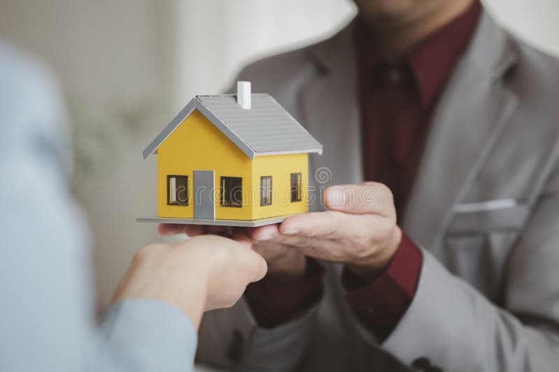 Real Estate Agents Explain Models of Housing Estates in Projects To ...