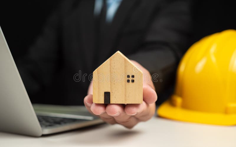 Real Estate Agents Offer Housing Estates in Projects, Explaining and ...