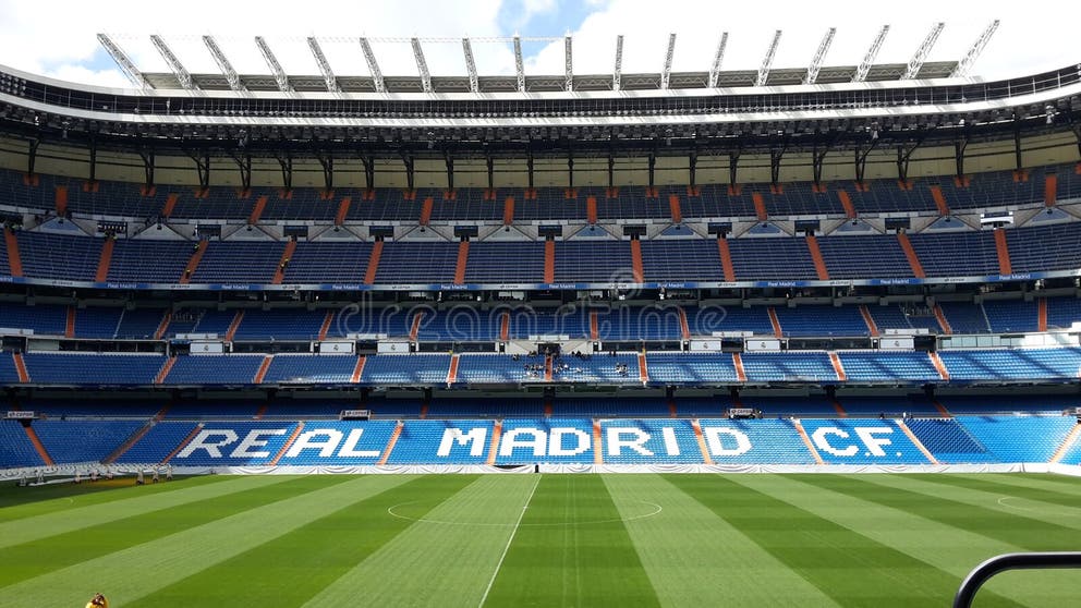 Real Madrid Stadion Frauen Stock Photos - Free & Royalty-Free Stock ...