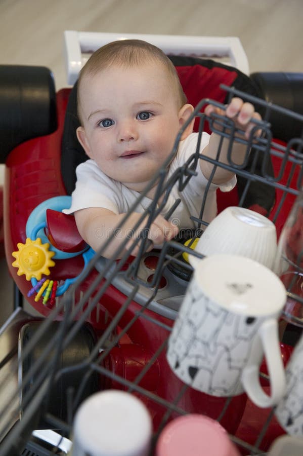 Realidad Diaria De La Momia Casera Imagen de archivo - Imagen de bebé ...