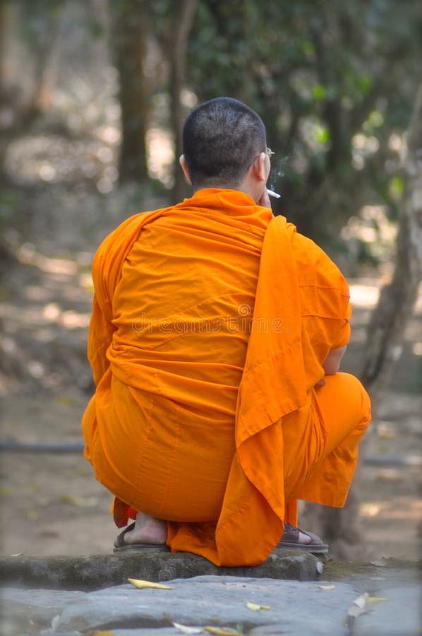Smoking buddhist monk editorial image. Image of portrait - 148309035