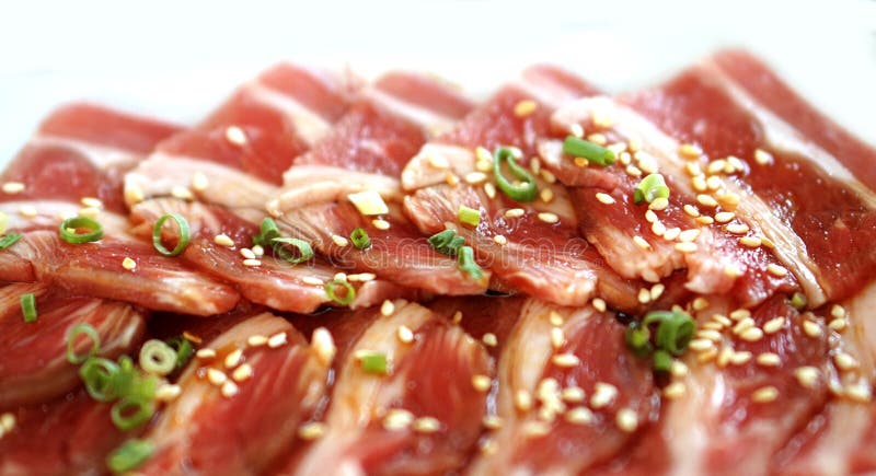 Rebanada Cruda De La Carne De Vaca Para La Barbacoa O El Yakiniku Foto ... Rebanada Cruda De La Carne De Vaca Para La Barbacoa O El Yakiniku Foto ...