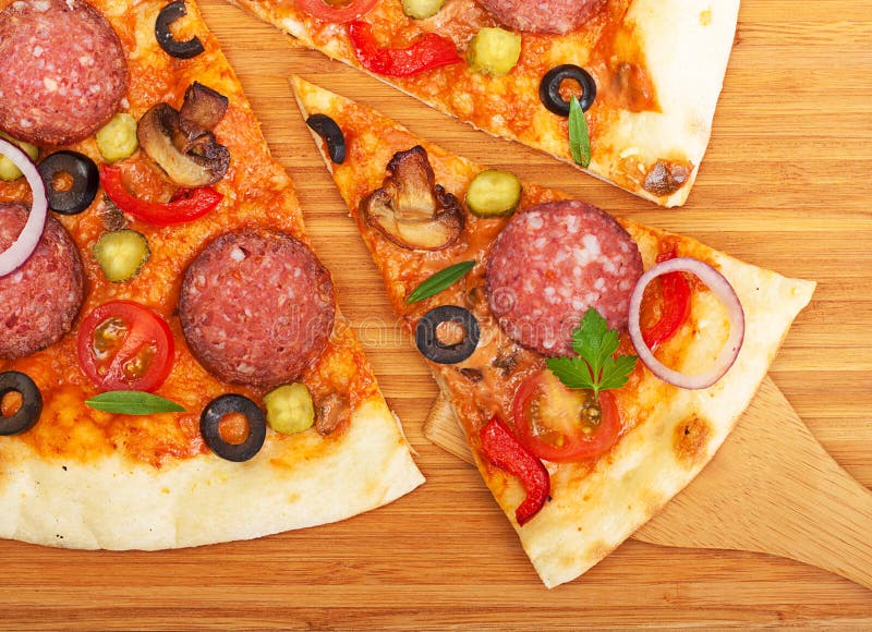 Rebanada De La Pizza Aislada Imagen de archivo - Imagen de mozarela ...