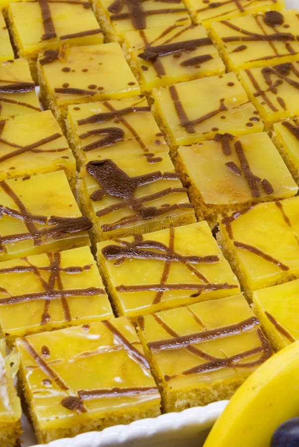 Rebanadas De Torta Del Postre En Cacerola Imagen de archivo - Imagen de ...