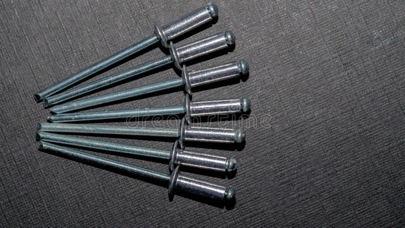 Rebite cego do metal imagem de stock. Imagem de rebite - 130939815