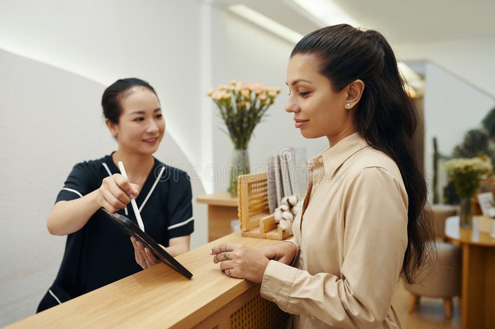 Receptionist Answering Phone Call Stock Photo - Image of smile, data ...