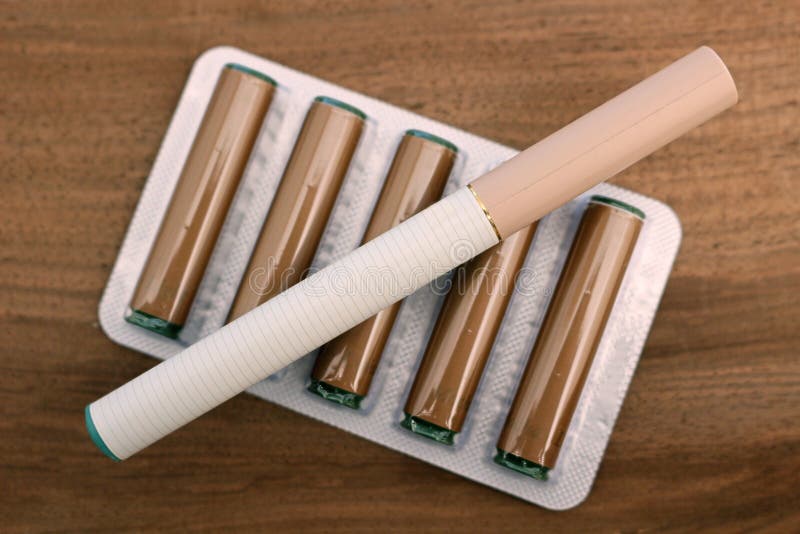 E-cigarette and cartridges stock image. Image of atomizer - 125028115