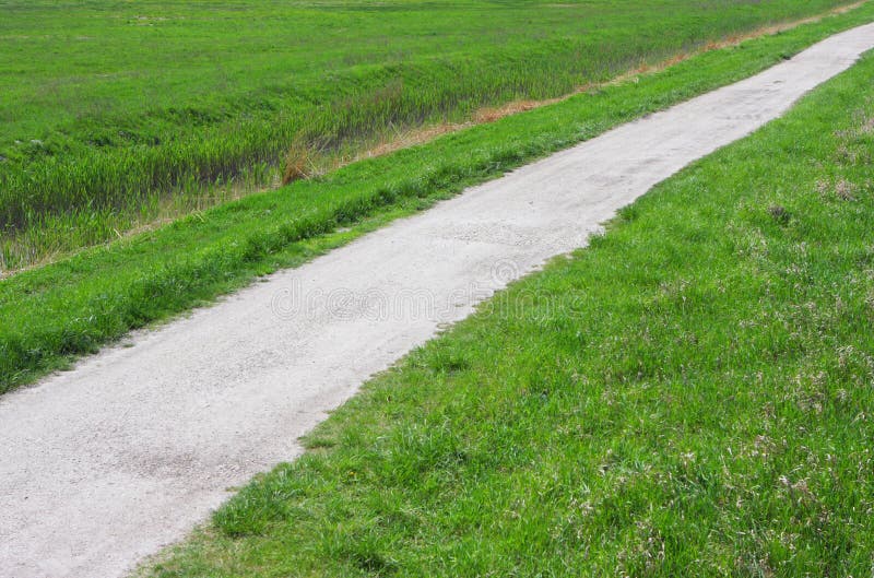 Rechte weg stock afbeelding. Image of gazon, niemand, vervoer - 9324589