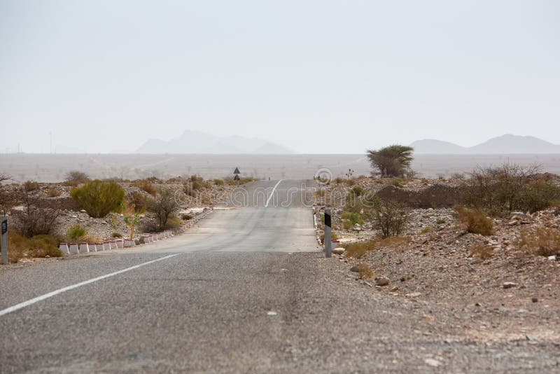 Rechte Weg Door De Woestijn in Marokko, Afrika Stock Foto - Image of ...