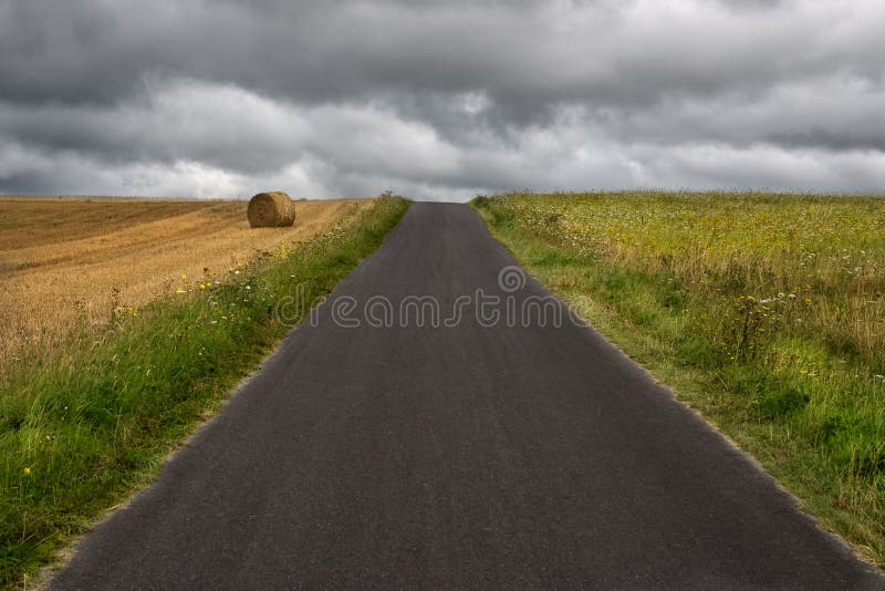 Rechte weg vooruit stock foto. Image of doorgang, spoor - 14708508
