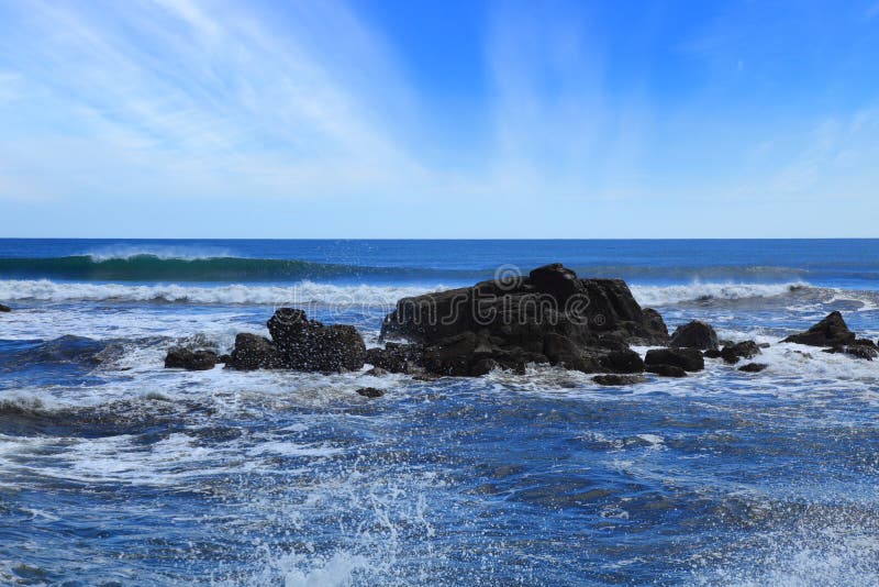 Recife do basalto imagem de stock. Imagem de céu, tempestade - 52665795