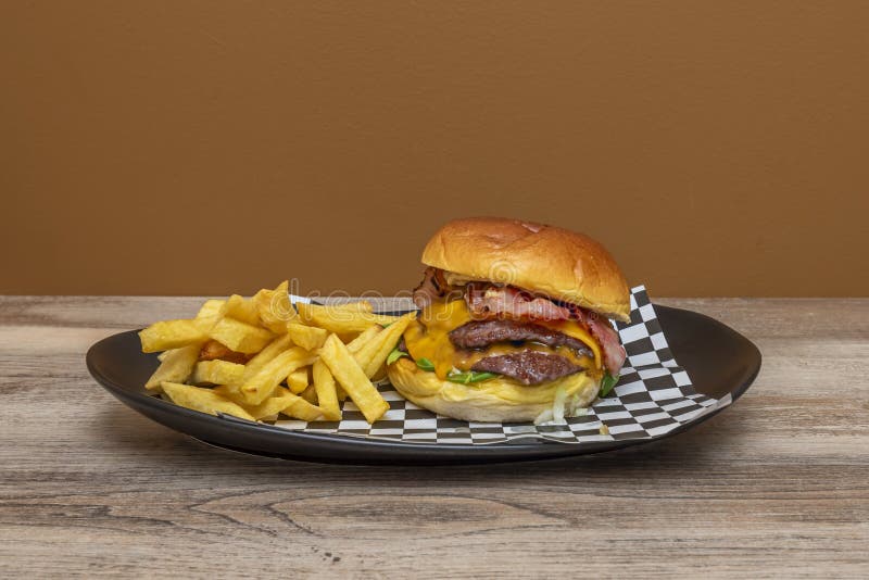 The Recipe for the First Hamburger Comes from the Gastronomy of the ...