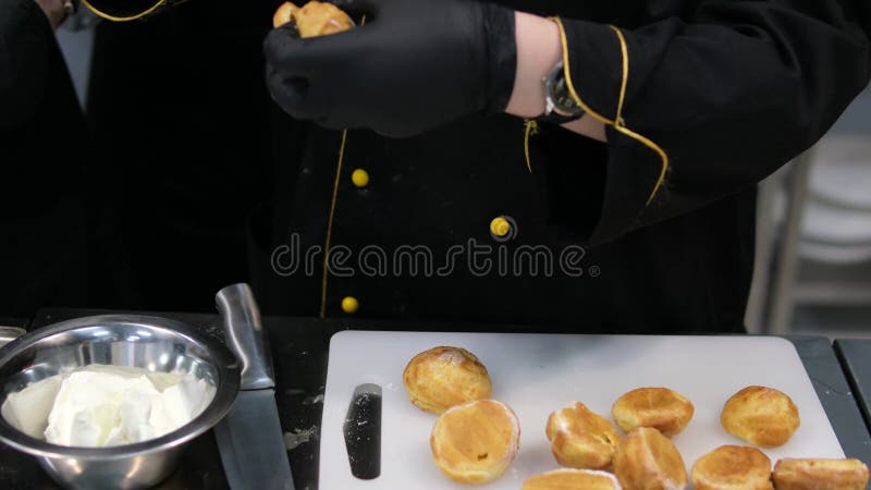 Recipe Step by Step Stuff Profiteroles with Cheese Cream with ...