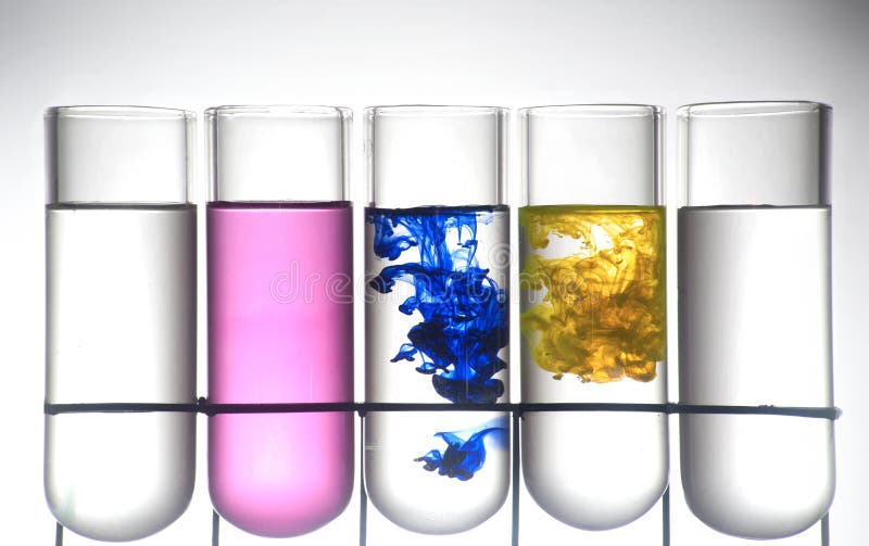 Recipiente De La Química Con Color De La Tinta Imagen de archivo ...