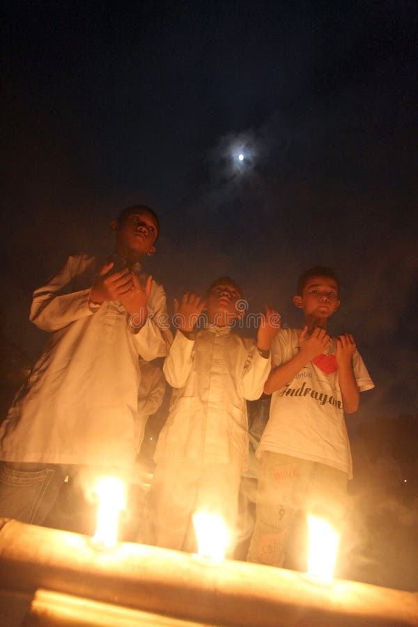 Recitation by torchlight editorial photo. Image of creation - 81152566