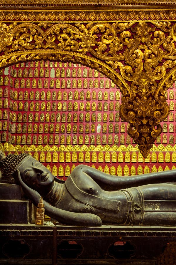 The Reclining Buddha at Buddhist Temple in Northern Thailand Editorial ...